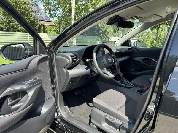 Black Toyota Yaris 2025 in Vilnius, with an engine capacity of 1.50 L and mileage of 2 thousand km for 23400 €, photo 10 on AUTOMOTO.COM.LV