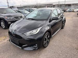 Black Toyota Yaris 2025 in Kaunas, with an engine capacity of 1.50 L and mileage of 12 thousand km for 16950 €, photo  on AUTOMOTO.COM.LV