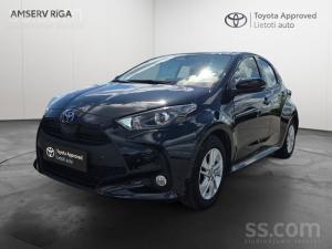 Melns Toyota Yaris 2025 Rīga, ar dzinēja tilpumu 1.50 L un nobraukumu 28 tūkst. km par 19700 €, foto  vietnē AUTOMOTO.COM.LV