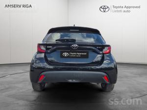 Melns Toyota Yaris 2025 Rīga, ar dzinēja tilpumu 1.50 L un nobraukumu 28 tūkst. km par 19700 €, foto 5 vietnē AUTOMOTO.COM.LV