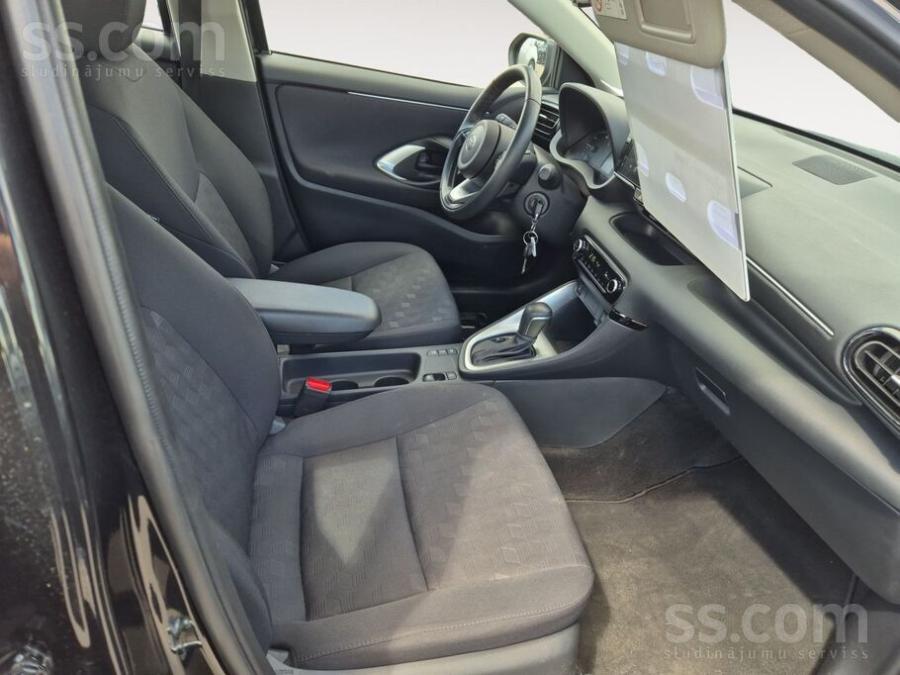 Melns Toyota Yaris 2025 Rīga, ar dzinēja tilpumu 1.50 L un nobraukumu 28 tūkst. km par 19700 €, foto 7 vietnē AUTOMOTO.COM.LV