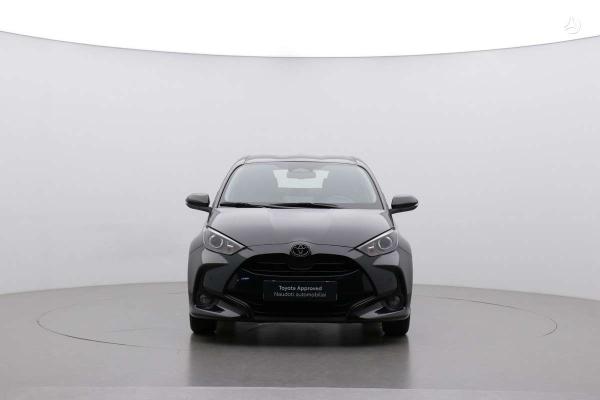 Black Toyota Yaris 2025 in Vilnius, with an engine capacity of 1.49 L and mileage of 32 thousand km for 19990 €, photo 6 on AUTOMOTO.COM.LV