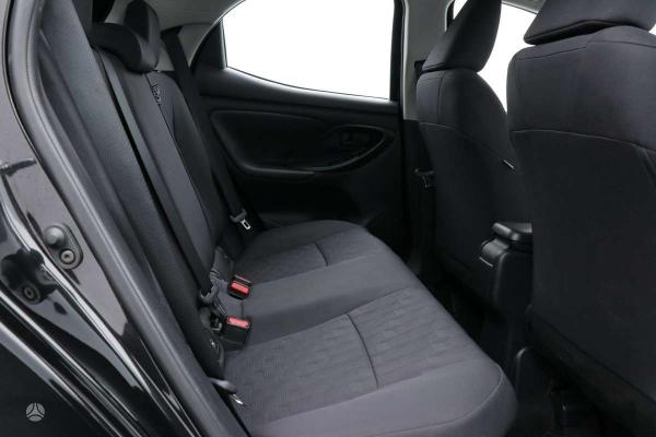 Black Toyota Yaris 2025 in Vilnius, with an engine capacity of 1.49 L and mileage of 32 thousand km for 19990 €, photo 10 on AUTOMOTO.COM.LV