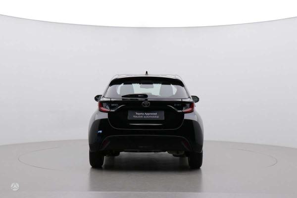 Melns Toyota Yaris 2025 Viļņa, ar dzinēja tilpumu 1.49 L un nobraukumu 38 tūkst. km par 19990 €, foto 5 vietnē AUTOMOTO.COM.LV
