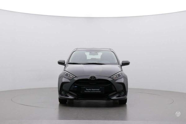 Melns Toyota Yaris 2025 Viļņa, ar dzinēja tilpumu 1.49 L un nobraukumu 38 tūkst. km par 19990 €, foto 6 vietnē AUTOMOTO.COM.LV