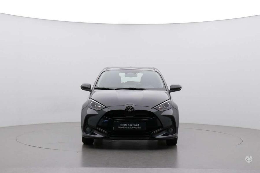 Black Toyota Yaris 2025 in Vilnius, with an engine capacity of 1.49 L and mileage of 38 thousand km for 19990 €, photo 7 on AUTOMOTO.COM.LV