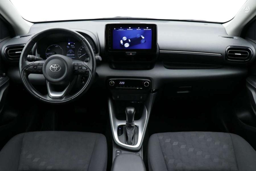 Black Toyota Yaris 2025 in Vilnius, with an engine capacity of 1.49 L and mileage of 38 thousand km for 19990 €, photo 8 on AUTOMOTO.COM.LV