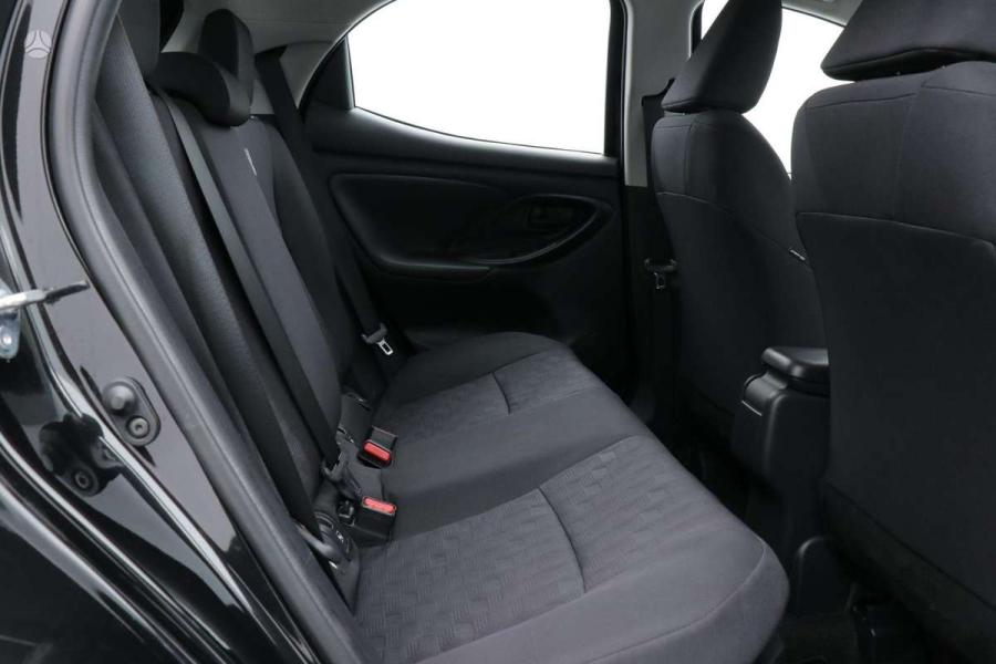 Black Toyota Yaris 2025 in Vilnius, with an engine capacity of 1.49 L and mileage of 38 thousand km for 19990 €, photo 11 on AUTOMOTO.COM.LV