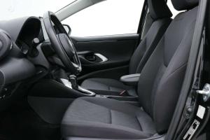 Black Toyota Yaris 2025 in Vilnius, with an engine capacity of 1.49 L and mileage of 38 thousand km for 19990 €, photo 13 on AUTOMOTO.COM.LV