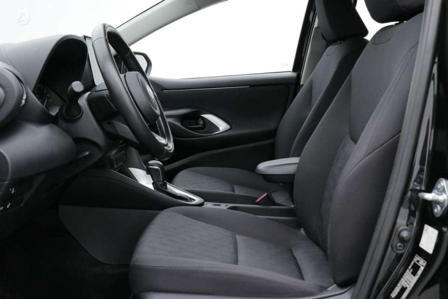 Black Toyota Yaris 2025 in Vilnius, with an engine capacity of 1.49 L and mileage of 38 thousand km for 19990 €, photo 13 on AUTOMOTO.COM.LV