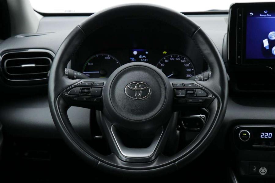 Black Toyota Yaris 2025 in Vilnius, with an engine capacity of 1.49 L and mileage of 38 thousand km for 19990 €, photo 14 on AUTOMOTO.COM.LV