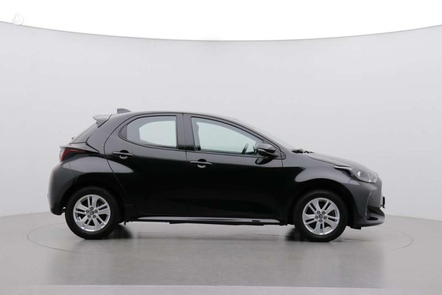 Black Toyota Yaris 2025 in Vilnius, with an engine capacity of 1.49 L and mileage of 38 thousand km for 19990 €, photo 18 on AUTOMOTO.COM.LV
