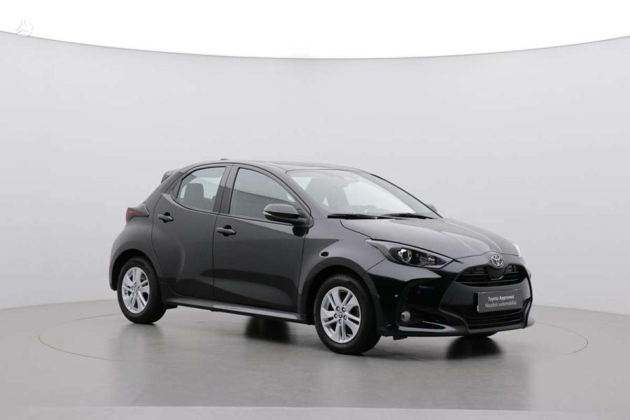 Black Toyota Yaris 2025 in Vilnius, with an engine capacity of 1.49 L and mileage of 38 thousand km for 19990 €, photo 20 on AUTOMOTO.COM.LV