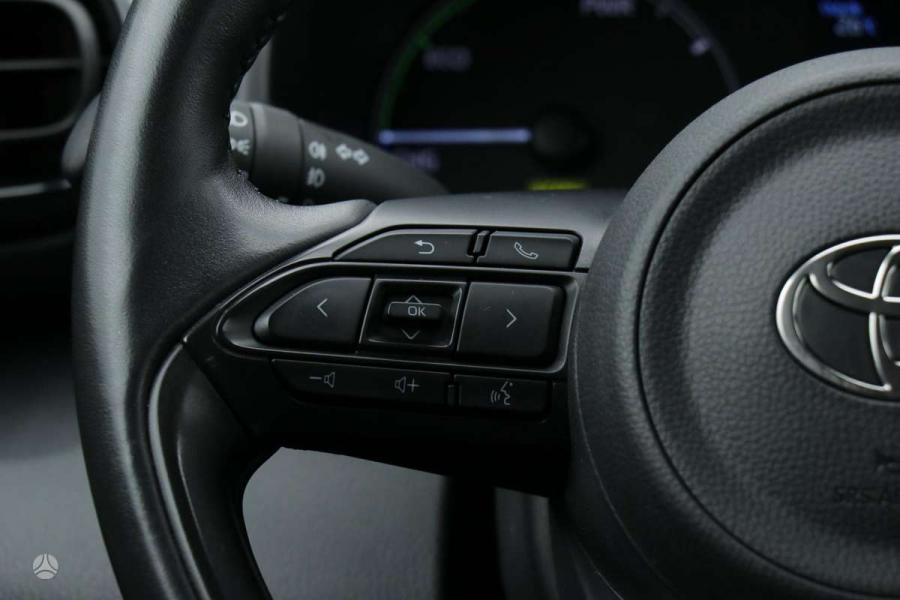 Black Toyota Yaris 2025 in Vilnius, with an engine capacity of 1.49 L and mileage of 38 thousand km for 19990 €, photo 28 on AUTOMOTO.COM.LV