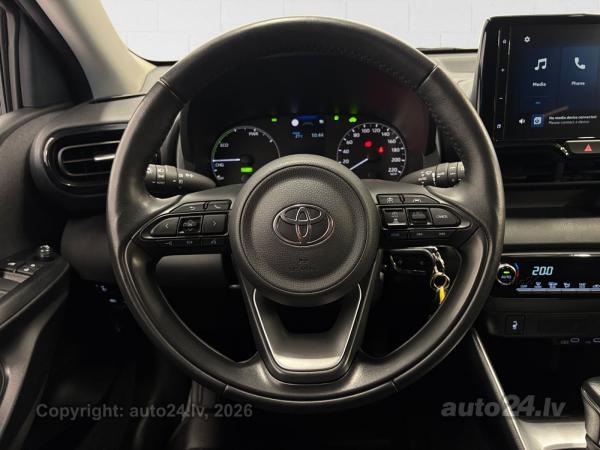 Black Toyota Yaris 2025 in Tartu, with an engine capacity of 1.50 L and mileage of 29 thousand km for 21390 €, photo 9 on AUTOMOTO.COM.LV