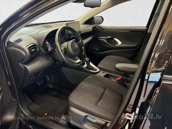 Black Toyota Yaris 2025 in Tartu, with an engine capacity of 1.50 L and mileage of 29 thousand km for 21390 €, photo 11 on AUTOMOTO.COM.LV