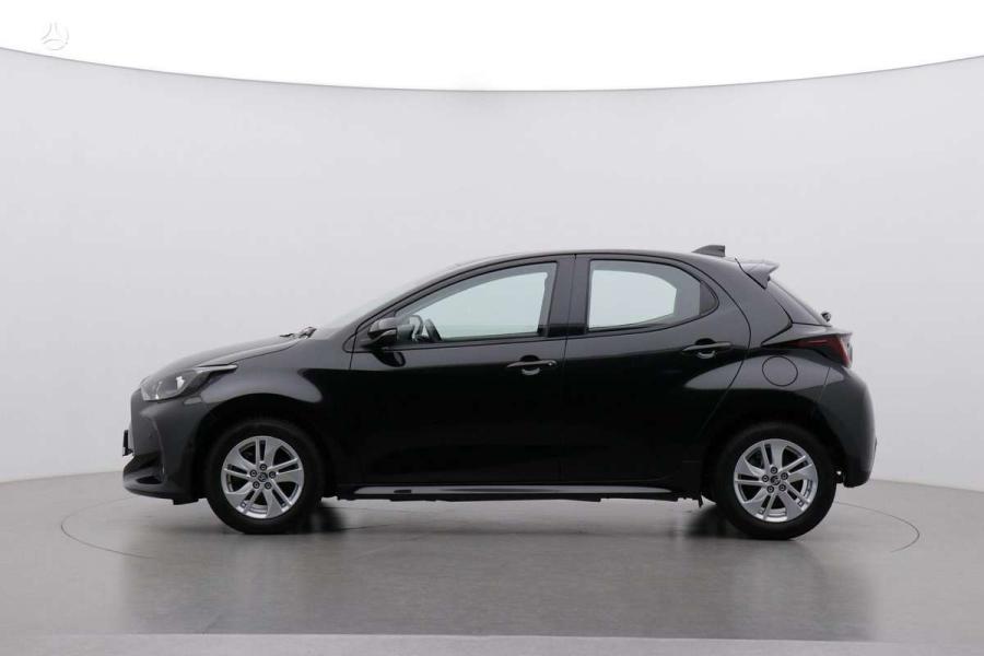Black Toyota Yaris 2025 in Vilnius, with an engine capacity of 1.49 L and mileage of 38 thousand km for 19990 €, photo 5 on AUTOMOTO.COM.LV