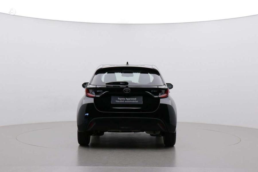 Black Toyota Yaris 2025 in Vilnius, with an engine capacity of 1.49 L and mileage of 38 thousand km for 19990 €, photo 6 on AUTOMOTO.COM.LV