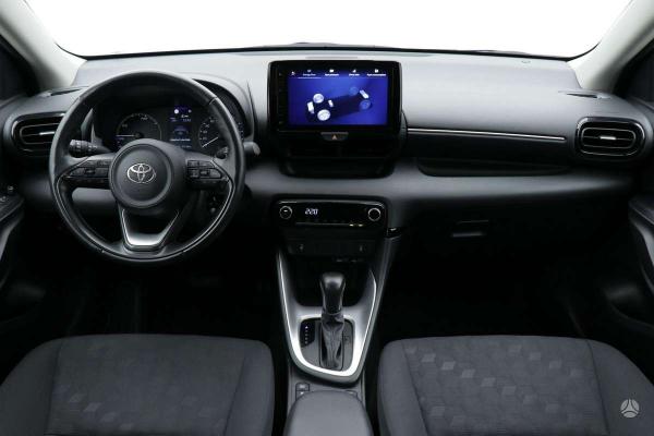Toyota Yaris 2025 Viļņa vietnē Melns Toyota Yaris 2025 Viļņa, ar dzinēja tilpumu 1.49 L un nobraukumu 38 tūkst. km par 19990 €, foto 8 vietnē AUTOMOTO.COM.LV