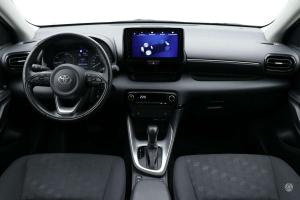Black Toyota Yaris 2025 in Vilnius, with an engine capacity of 1.49 L and mileage of 38 thousand km for 19990 €, photo 8 on AUTOMOTO.COM.LV