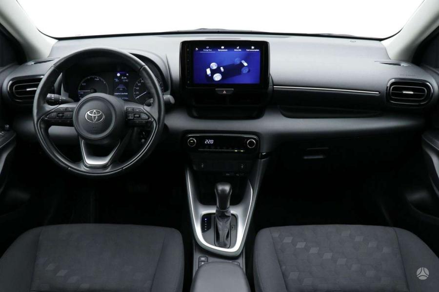 Black Toyota Yaris 2025 in Vilnius, with an engine capacity of 1.49 L and mileage of 38 thousand km for 19990 €, photo 8 on AUTOMOTO.COM.LV