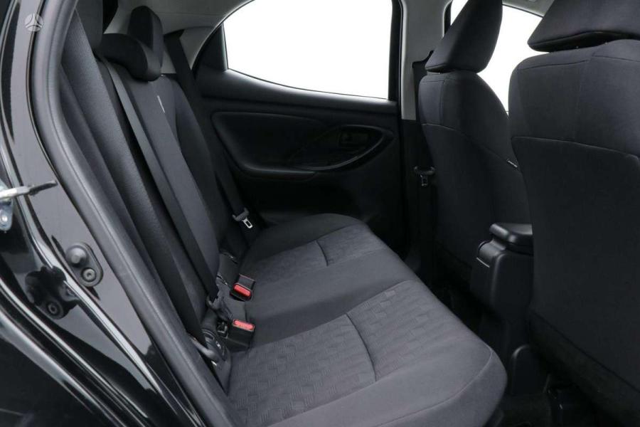 Black Toyota Yaris 2025 in Vilnius, with an engine capacity of 1.49 L and mileage of 38 thousand km for 19990 €, photo 11 on AUTOMOTO.COM.LV