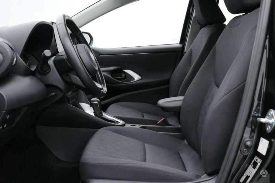 Black Toyota Yaris 2025 in Vilnius, with an engine capacity of 1.49 L and mileage of 38 thousand km for 19990 €, photo 13 on AUTOMOTO.COM.LV