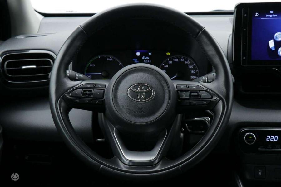 Black Toyota Yaris 2025 in Vilnius, with an engine capacity of 1.49 L and mileage of 38 thousand km for 19990 €, photo 14 on AUTOMOTO.COM.LV