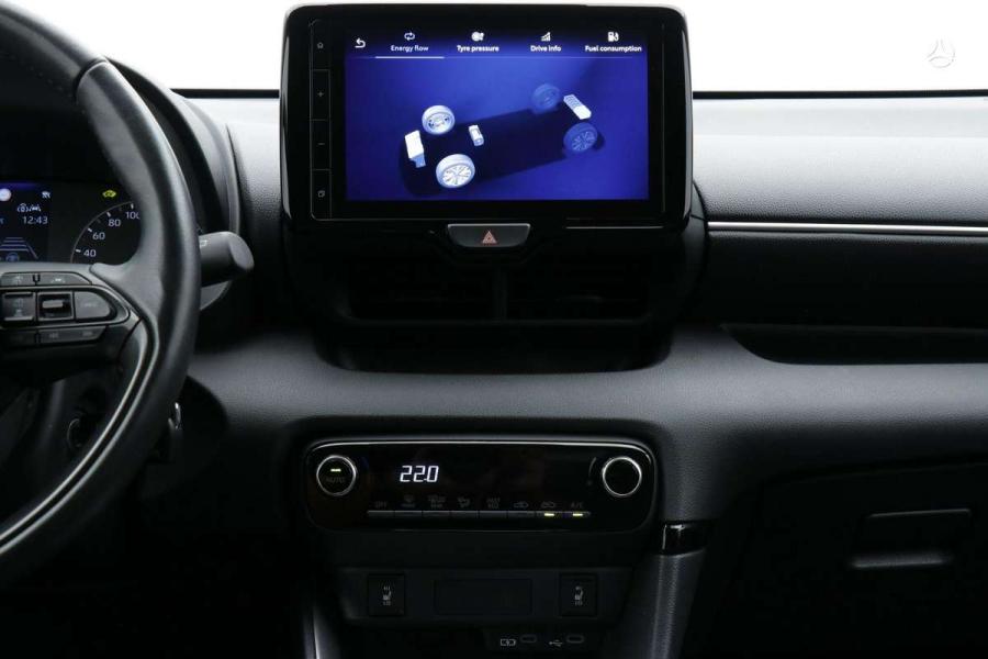 Black Toyota Yaris 2025 in Vilnius, with an engine capacity of 1.49 L and mileage of 38 thousand km for 19990 €, photo 16 on AUTOMOTO.COM.LV
