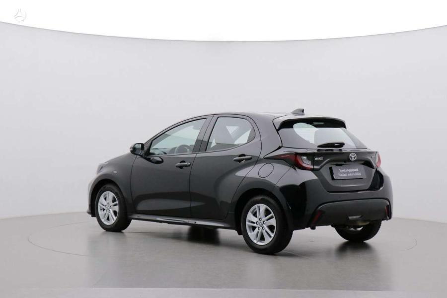 Black Toyota Yaris 2025 in Vilnius, with an engine capacity of 1.49 L and mileage of 38 thousand km for 19990 €, photo 19 on AUTOMOTO.COM.LV