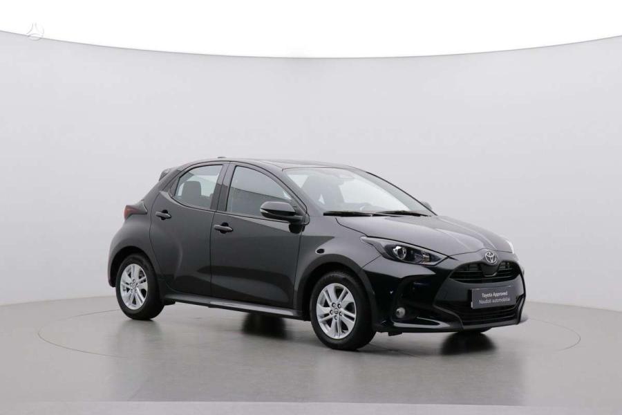 Black Toyota Yaris 2025 in Vilnius, with an engine capacity of 1.49 L and mileage of 38 thousand km for 19990 €, photo 20 on AUTOMOTO.COM.LV