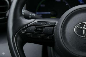 Black Toyota Yaris 2025 in Vilnius, with an engine capacity of 1.49 L and mileage of 38 thousand km for 19990 €, photo 28 on AUTOMOTO.COM.LV