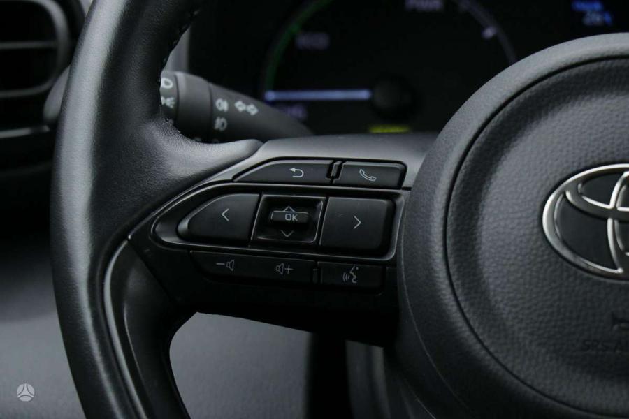 Black Toyota Yaris 2025 in Vilnius, with an engine capacity of 1.49 L and mileage of 38 thousand km for 19990 €, photo 28 on AUTOMOTO.COM.LV