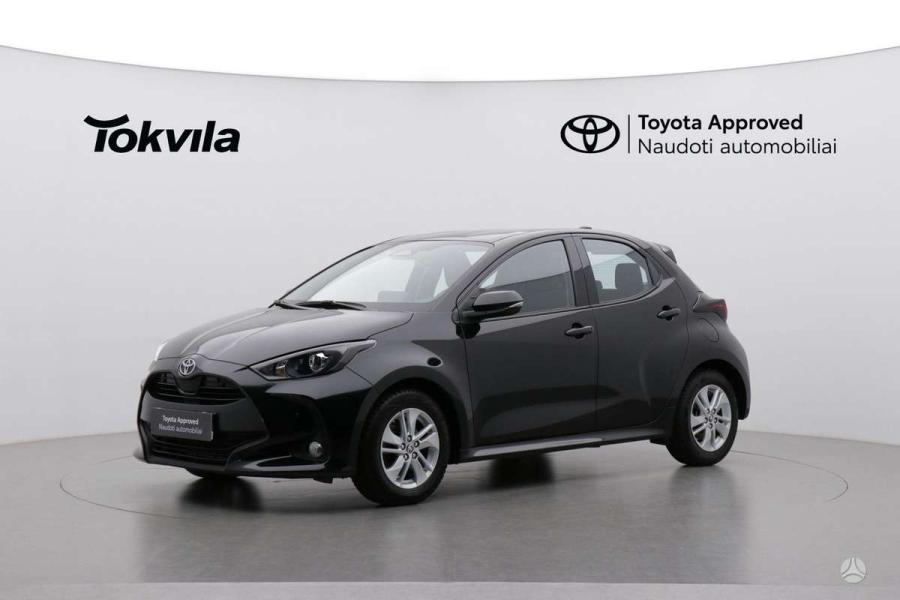 Black Toyota Yaris 2025 in Vilnius, with an engine capacity of 1.49 L and mileage of 35 thousand km for 19990 €, photo 1 on AUTOMOTO.COM.LV