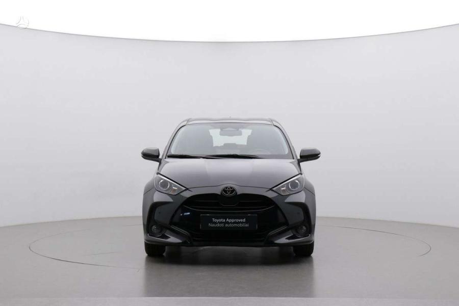Black Toyota Yaris 2025 in Vilnius, with an engine capacity of 1.49 L and mileage of 35 thousand km for 19990 €, photo 7 on AUTOMOTO.COM.LV