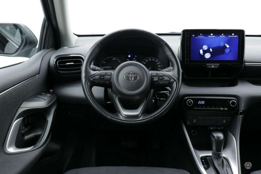 Black Toyota Yaris 2025 in Vilnius, with an engine capacity of 1.49 L and mileage of 35 thousand km for 19990 €, photo 9 on AUTOMOTO.COM.LV