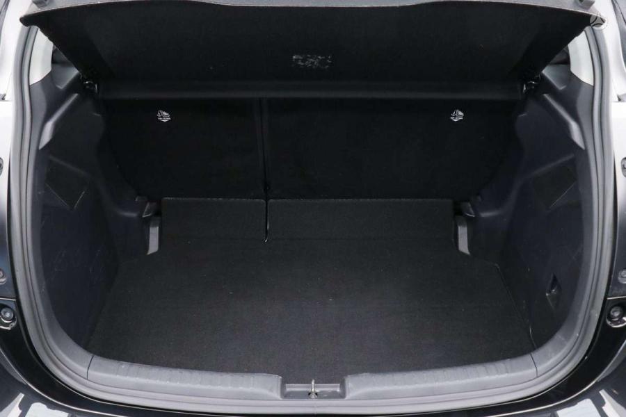 Black Toyota Yaris 2025 in Vilnius, with an engine capacity of 1.49 L and mileage of 35 thousand km for 19990 €, photo 12 on AUTOMOTO.COM.LV