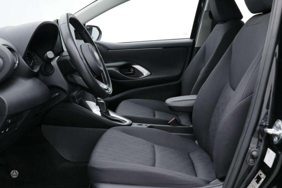 Black Toyota Yaris 2025 in Vilnius, with an engine capacity of 1.49 L and mileage of 35 thousand km for 19990 €, photo 13 on AUTOMOTO.COM.LV