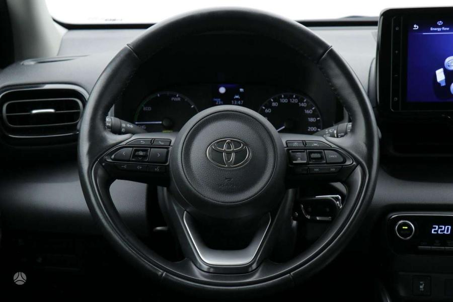 Black Toyota Yaris 2025 in Vilnius, with an engine capacity of 1.49 L and mileage of 35 thousand km for 19990 €, photo 14 on AUTOMOTO.COM.LV