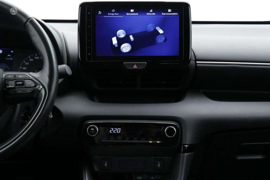 Black Toyota Yaris 2025 in Vilnius, with an engine capacity of 1.49 L and mileage of 35 thousand km for 19990 €, photo 16 on AUTOMOTO.COM.LV