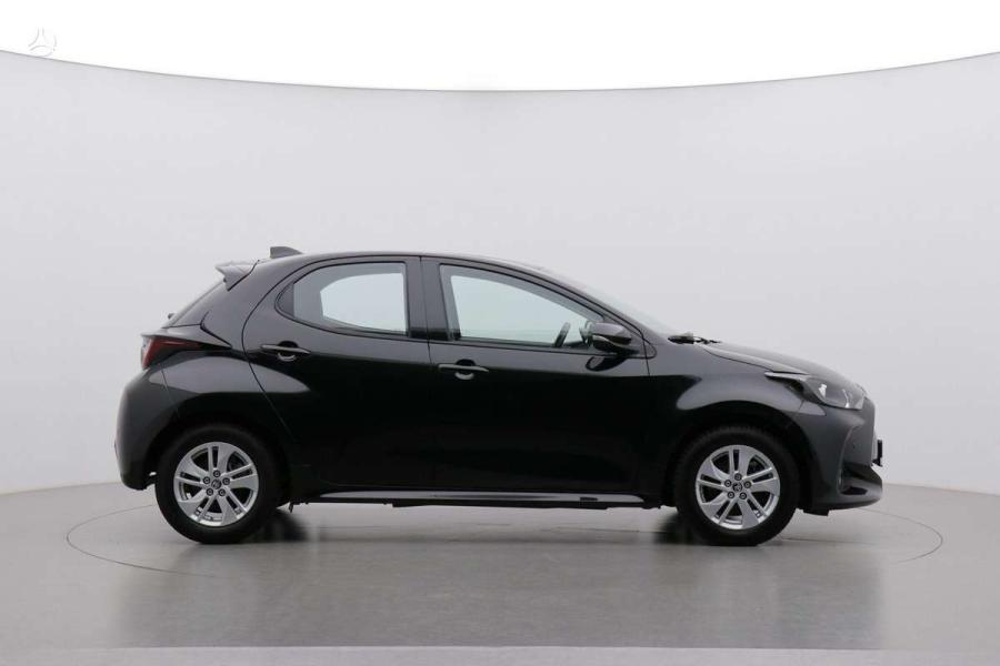 Black Toyota Yaris 2025 in Vilnius, with an engine capacity of 1.49 L and mileage of 35 thousand km for 19990 €, photo 18 on AUTOMOTO.COM.LV