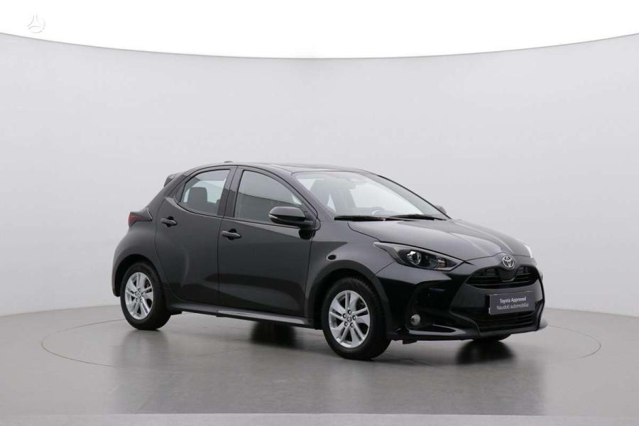 Black Toyota Yaris 2025 in Vilnius, with an engine capacity of 1.49 L and mileage of 35 thousand km for 19990 €, photo 20 on AUTOMOTO.COM.LV