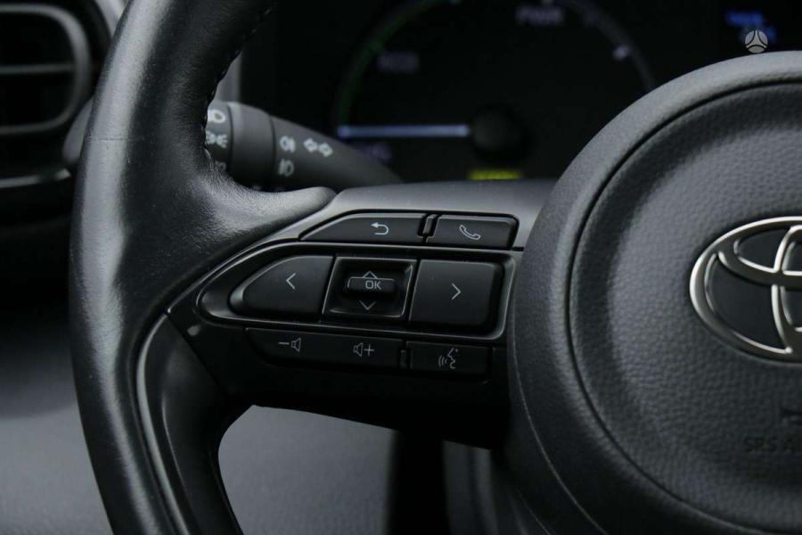 Black Toyota Yaris 2025 in Vilnius, with an engine capacity of 1.49 L and mileage of 35 thousand km for 19990 €, photo 28 on AUTOMOTO.COM.LV
