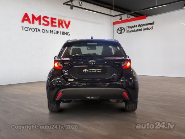 Black Toyota Yaris 2025 in Tallinn, with an engine capacity of 1.50 L and mileage of 33 thousand km for 21390 €, photo 5 on AUTOMOTO.COM.LV