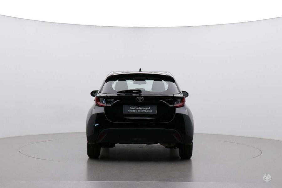 Melns Toyota Yaris 2025 Viļņa, ar dzinēja tilpumu 1.49 L un nobraukumu 36 tūkst. km par 19990 €, foto 6 vietnē AUTOMOTO.COM.LV