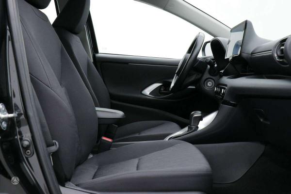 Toyota Yaris 2025 in Vilnius on AUTOMOTO.COM.LV Black Toyota Yaris 2025 in Vilnius, with an engine capacity of 1.49 L and mileage of 36 thousand km for 19990 €, photo 10 on AUTOMOTO.COM.LV