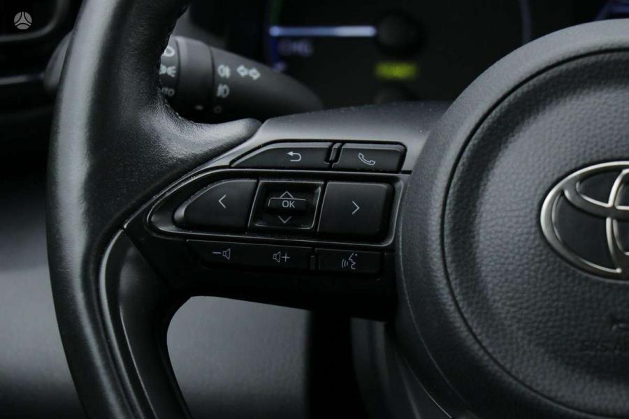 Melns Toyota Yaris 2025 Viļņa, ar dzinēja tilpumu 1.49 L un nobraukumu 36 tūkst. km par 19990 €, foto 28 vietnē AUTOMOTO.COM.LV