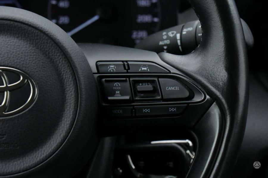 Melns Toyota Yaris 2025 Viļņa, ar dzinēja tilpumu 1.49 L un nobraukumu 36 tūkst. km par 19990 €, foto 29 vietnē AUTOMOTO.COM.LV