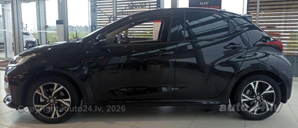 Melns Toyota Yaris 2026 Narva, ar dzinēja tilpumu 1.50 L un nobraukumu 0 tūkst. km par 24600 €, foto 4 vietnē AUTOMOTO.COM.LV