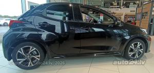 Black Toyota Yaris 2026 in Narva, with an engine capacity of 1.50 L and mileage of 0 thousand km for 24600 €, photo 5 on AUTOMOTO.COM.LV